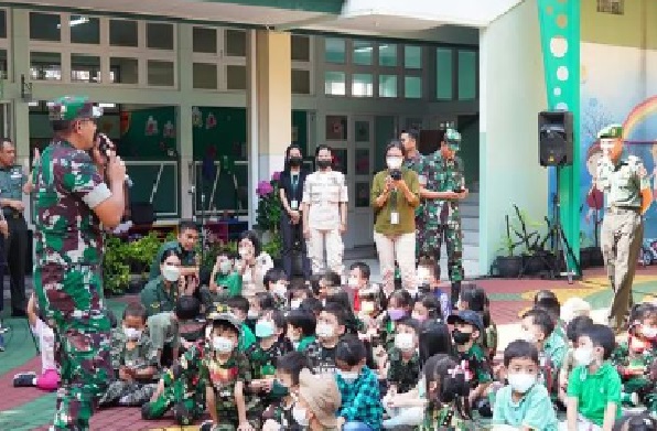 Pengenalan Profesi TNI kepada anak-anak Kelompok Bermain (KB) dan TK ...