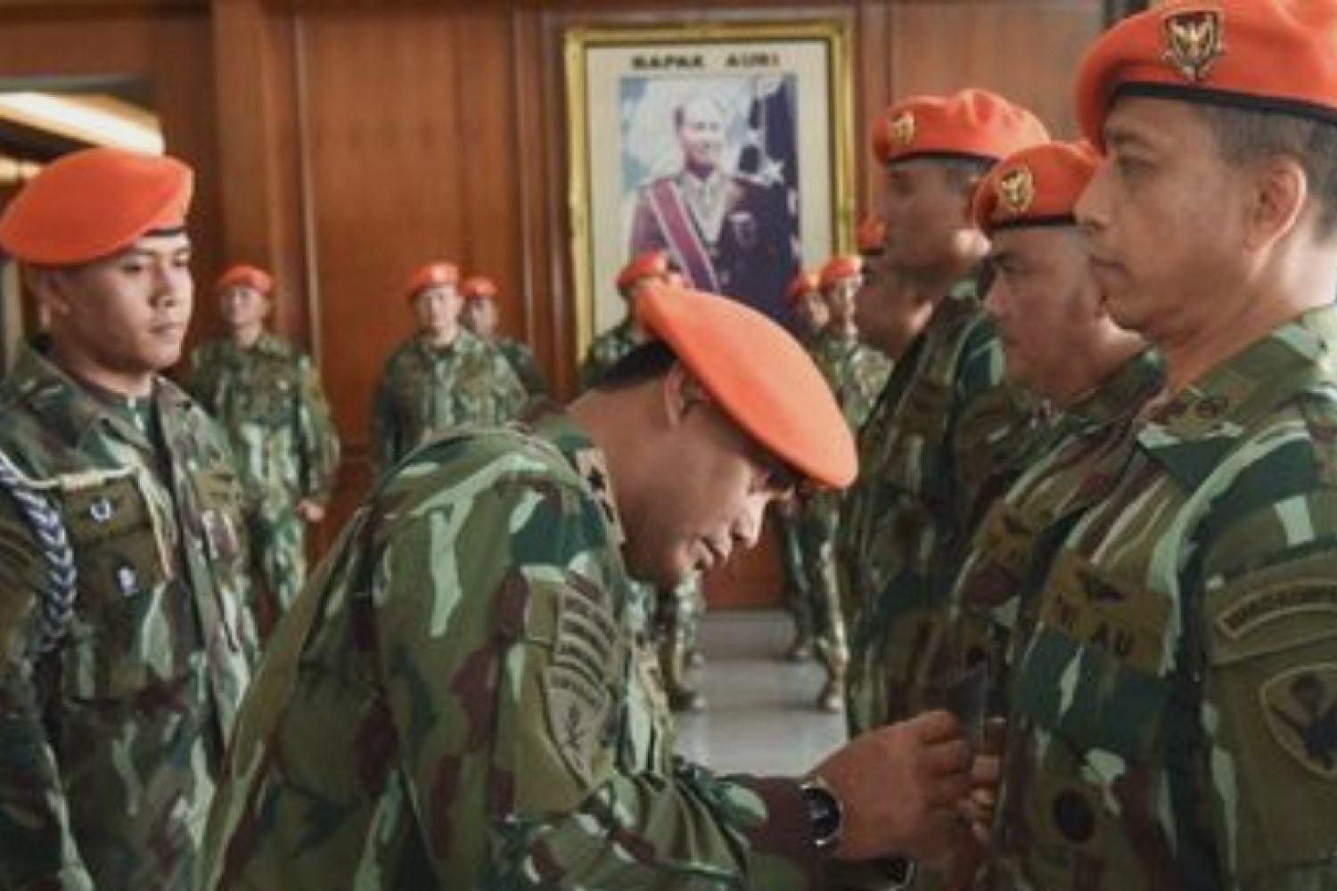 Komandan Secapa TNI AD Latihan Menembak Senjata Ringan - sergap TKP